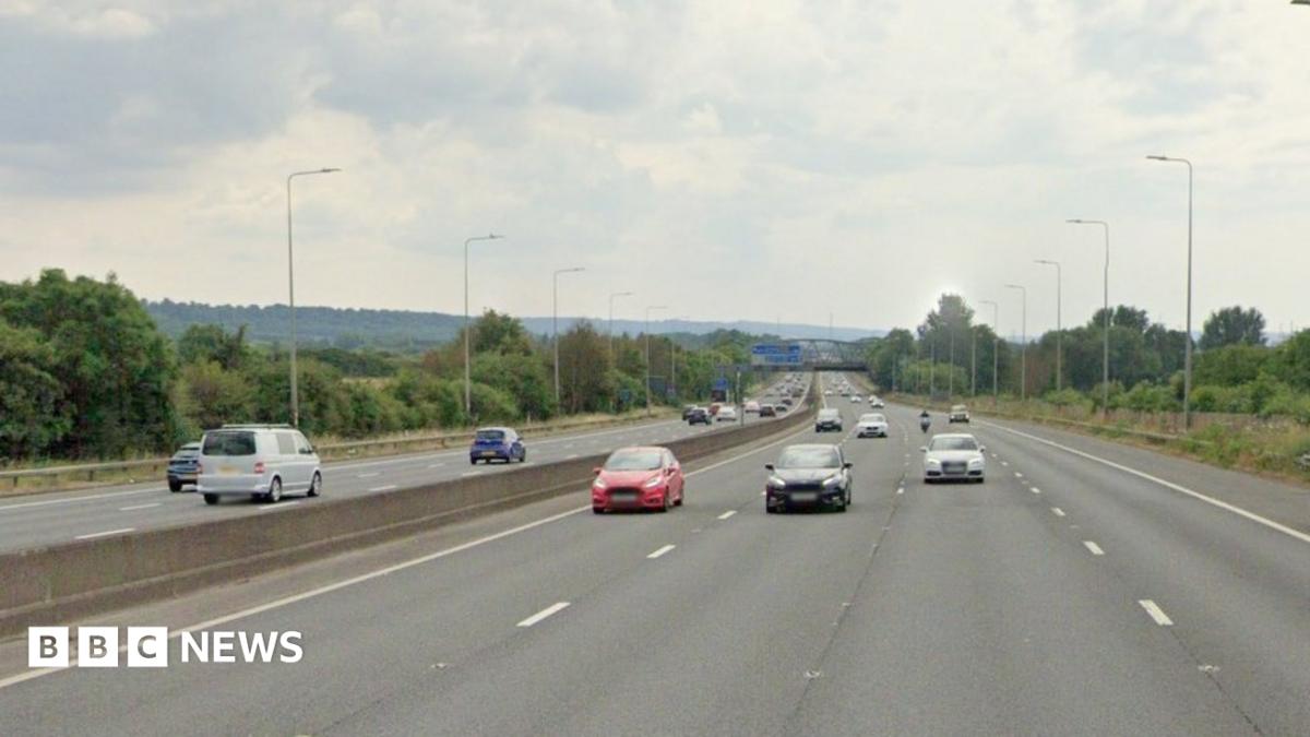 M5 traffic: Delays after barrier damaged in northbound crash - BBC News