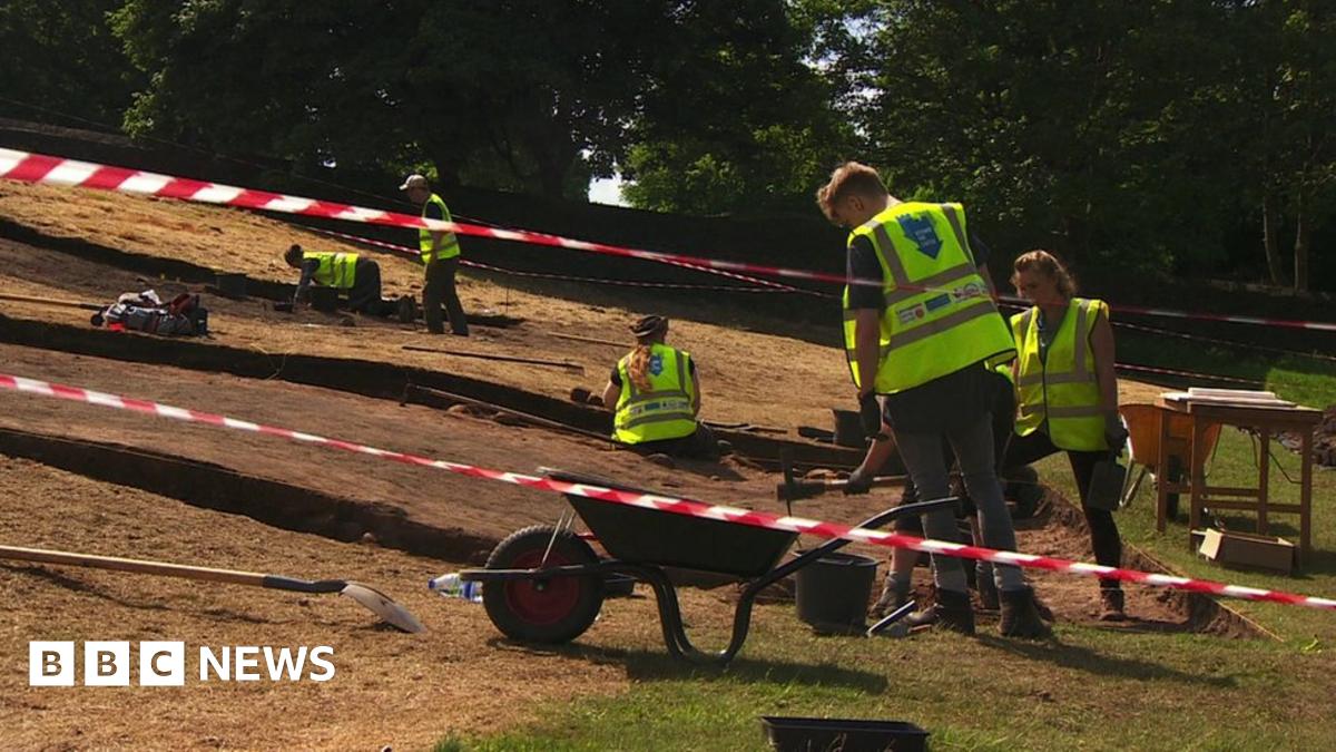 Evidence of Roman fort uncovered near Lancaster Castle - BBC News