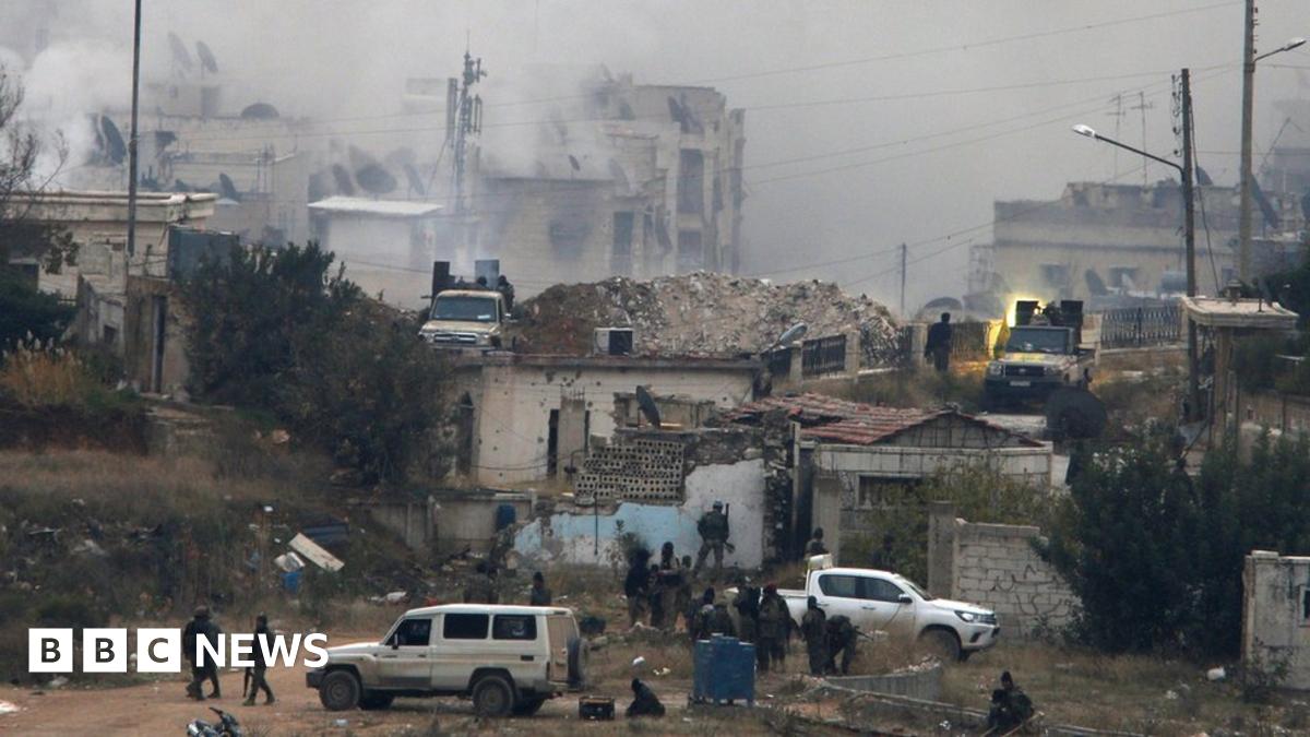 Aleppo battle: Syrian troops push deeper into rebel-held east - BBC News