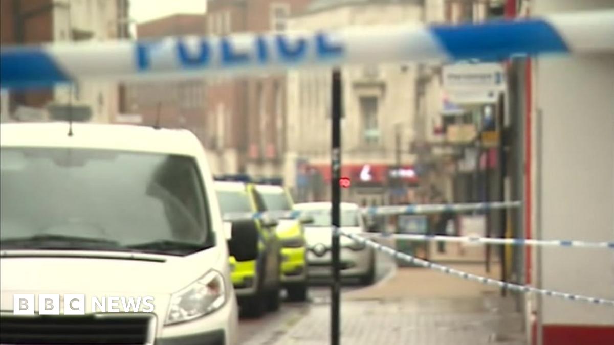 Leicester murder probe after street attack death - BBC News
