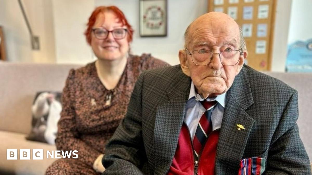 World War Two Lancaster pilot receives medal on 100th birthday - BBC News