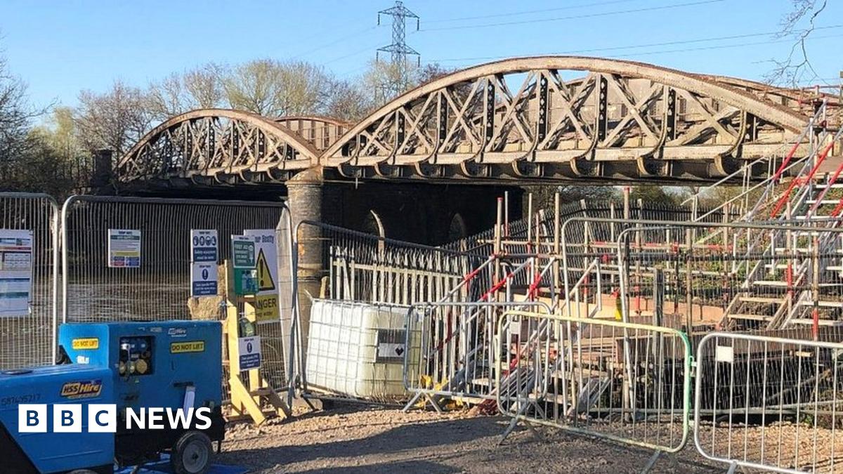 Nuneham viaduct closure rail disruption to last until June - BBC News