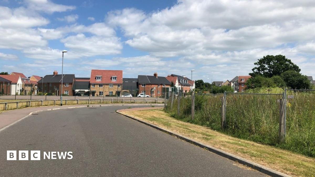 New community centre in Witham approved by district council - BBC News