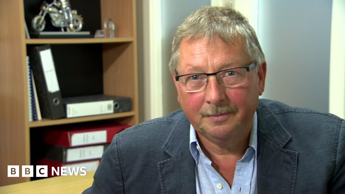 Sammy Wilson accuses Irish of Brexit 'hissy fit' - BBC News