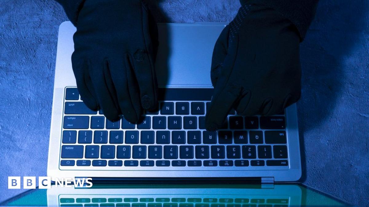 Hertfordshire residents urged to report cyber crime and fraud - BBC News