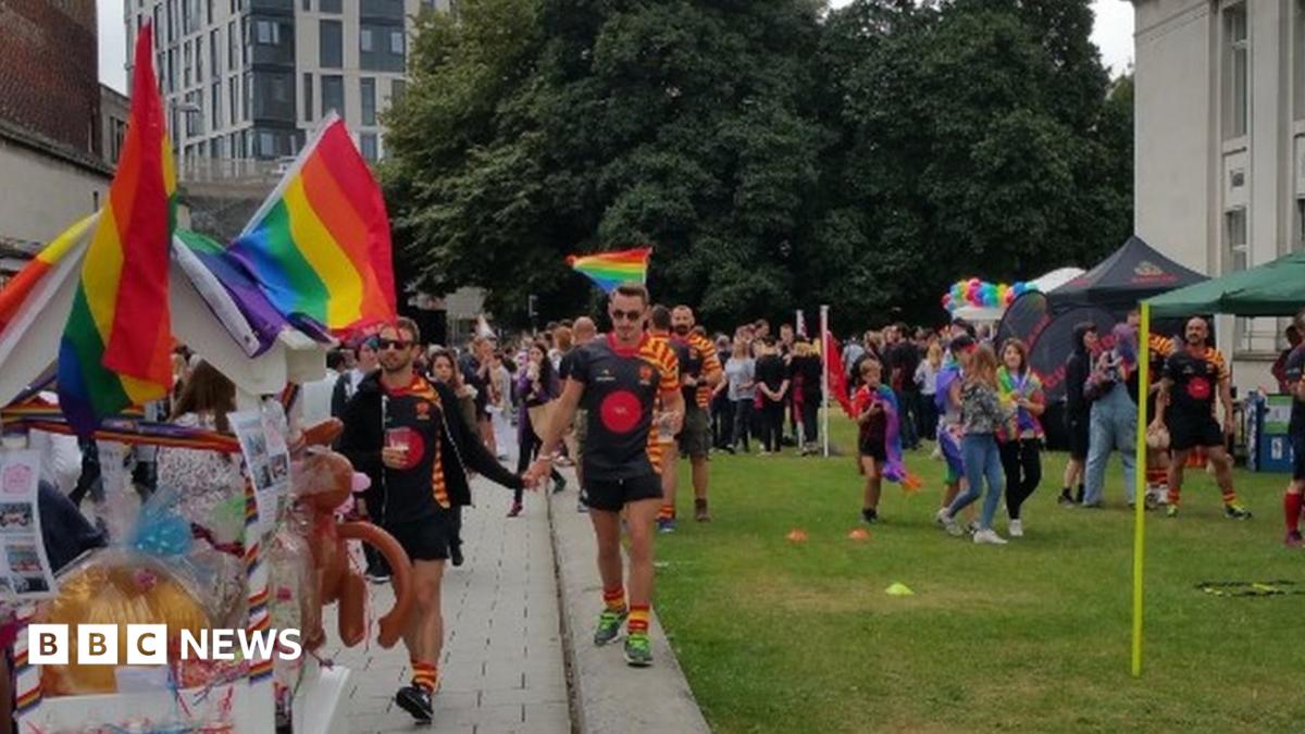 In pictures: First Southampton Pride for a decade held - BBC News