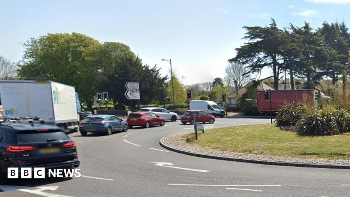 Southend cyclist seriously hurt in collision with car - BBC News