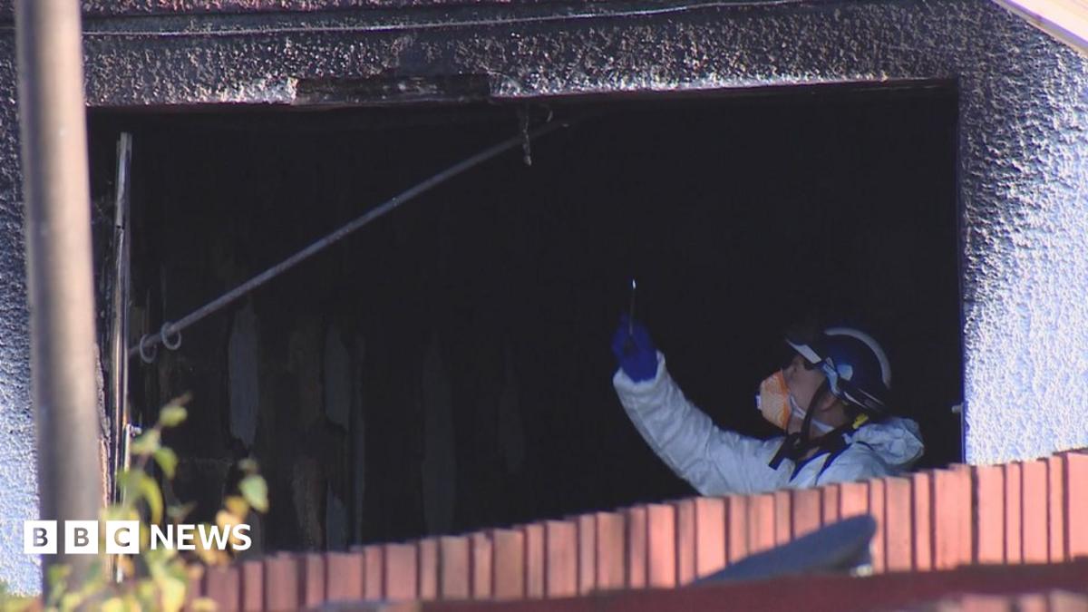 Experts investigate fatal Livingston house fire - BBC News