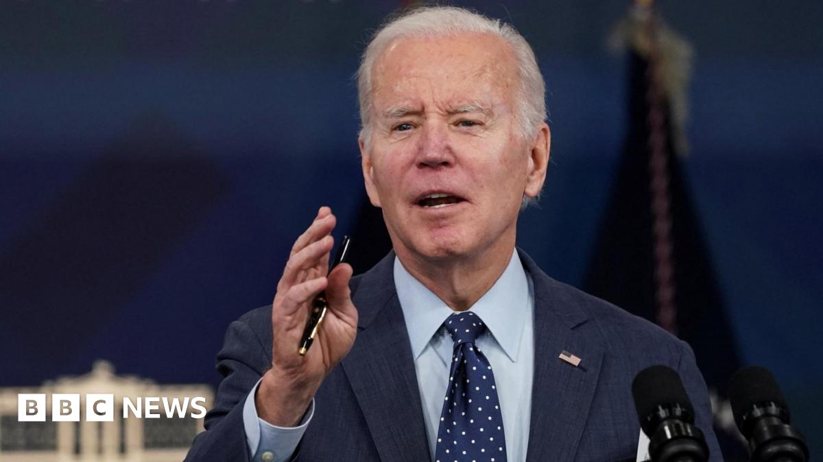 Biden says three objects likely not Chinese spy balloons - BBC News