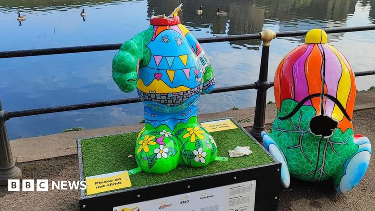 Snoopy sculptures: Wild in Art's dismay at vandalism - BBC News