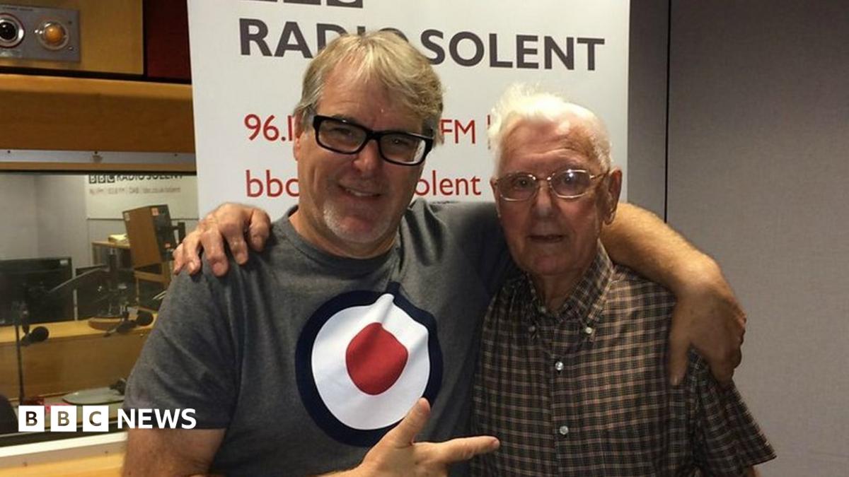 Lonely listener Bill Palmer, 95, a hit on BBC radio show - BBC News
