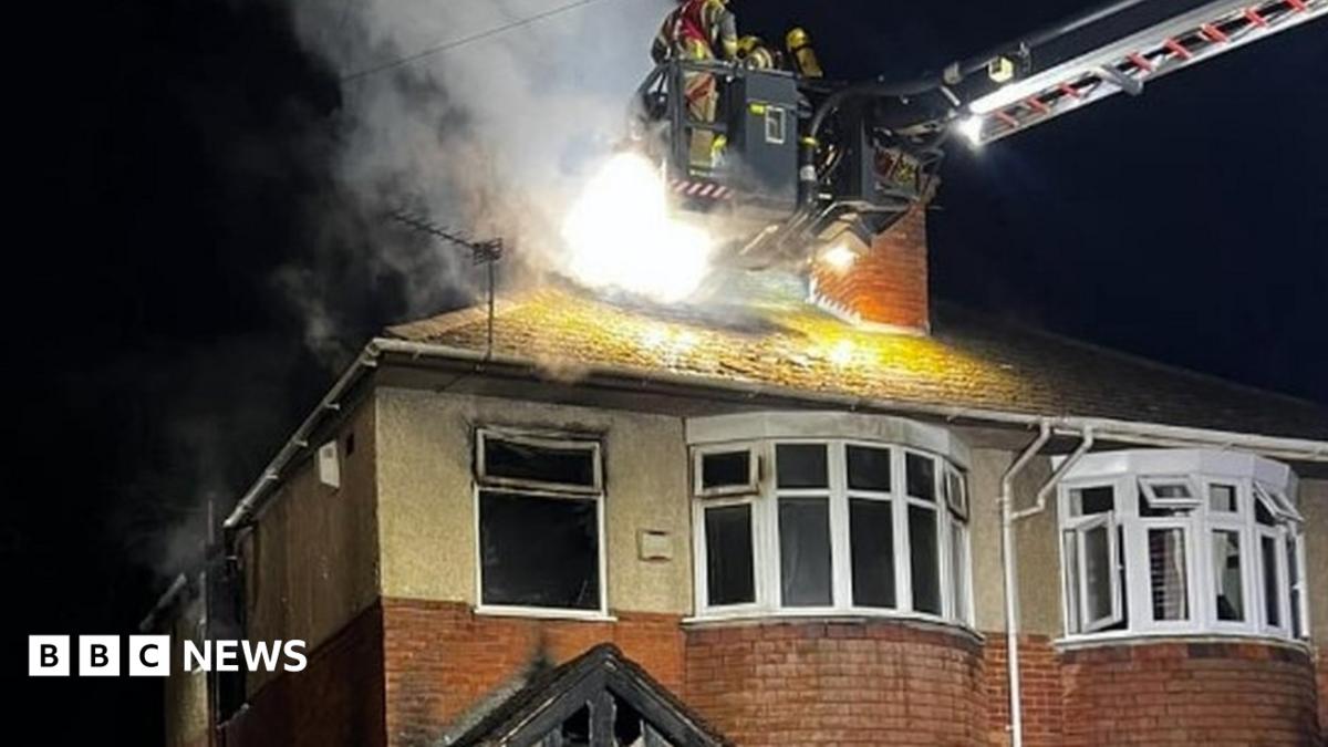 Christchurch: Fire rips through semi-detached home - BBC News