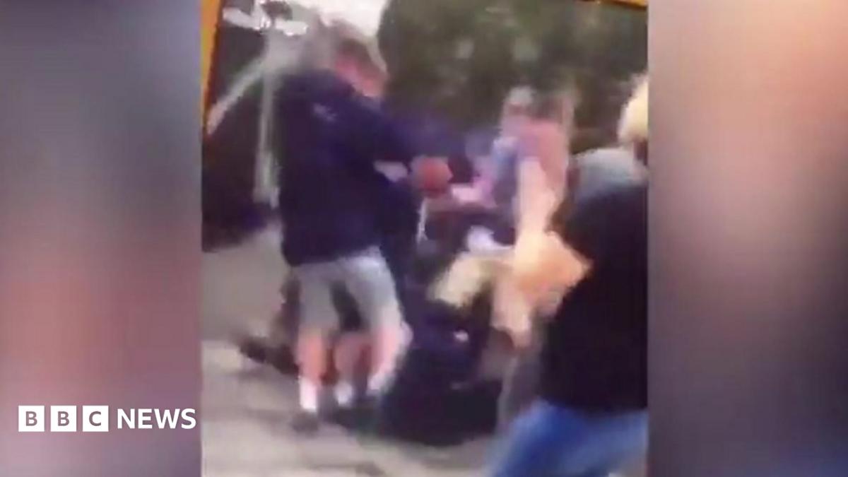 Seven arrests over 'mass school brawl' in Erith - BBC News