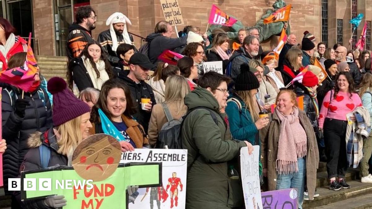 As it happened: Teachers, doctors and Tube staff walk out in biggest ...