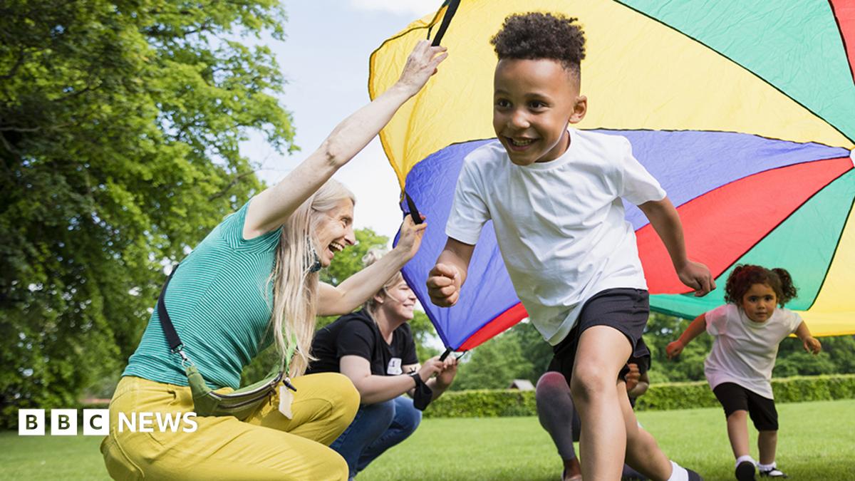 Parents 'desperate' as summer care hits £943 a child - BBC News