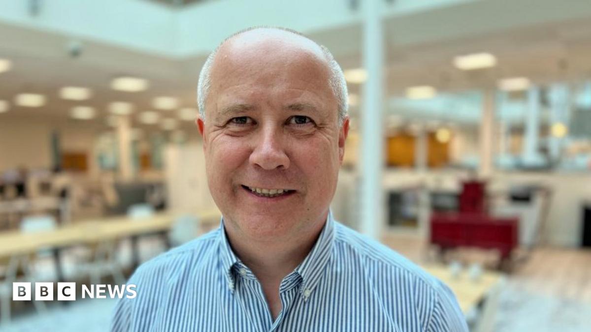 Northamptonshire PFCC will not resign over fire chief saga - BBC News