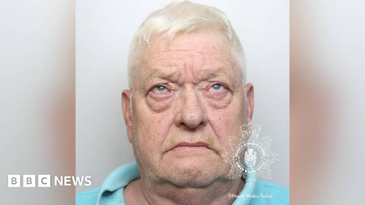 Man caught in paedophile hunters' sting operation - BBC News