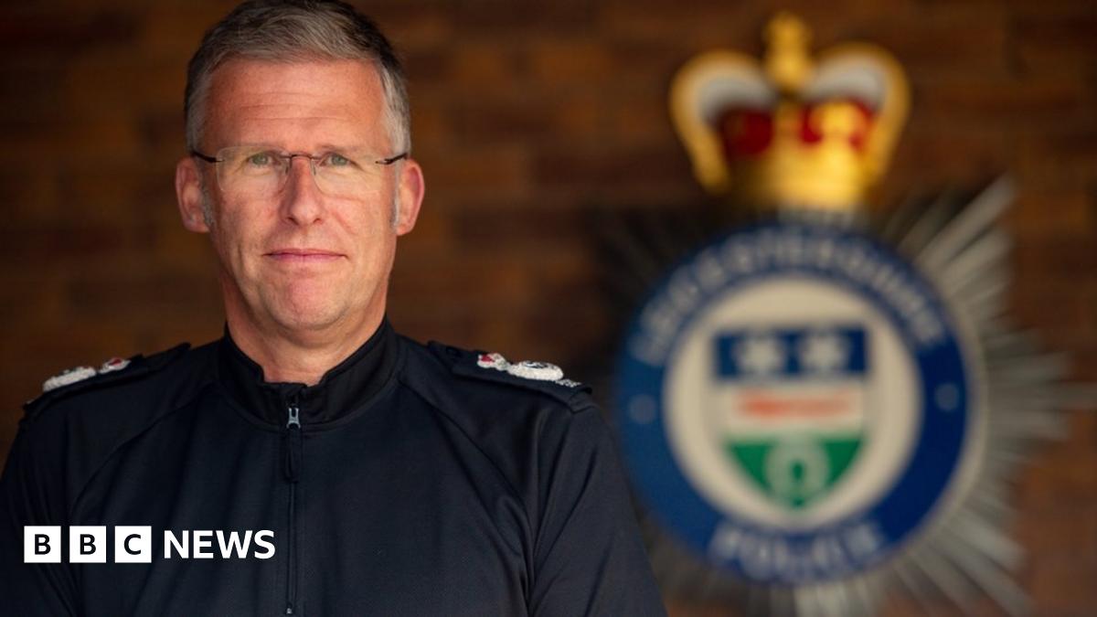 Simon Cole: Inquest opens into death of retired chief constable - BBC News