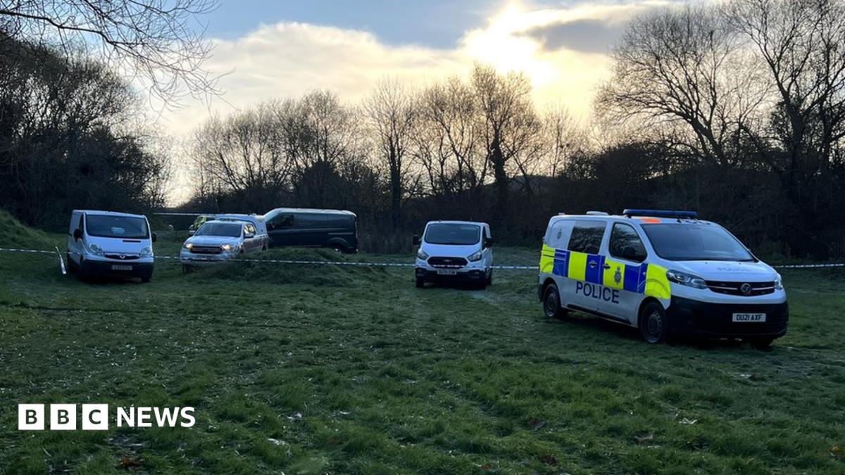 Hull: Human skeletal remains lay undiscovered for years - police - BBC News