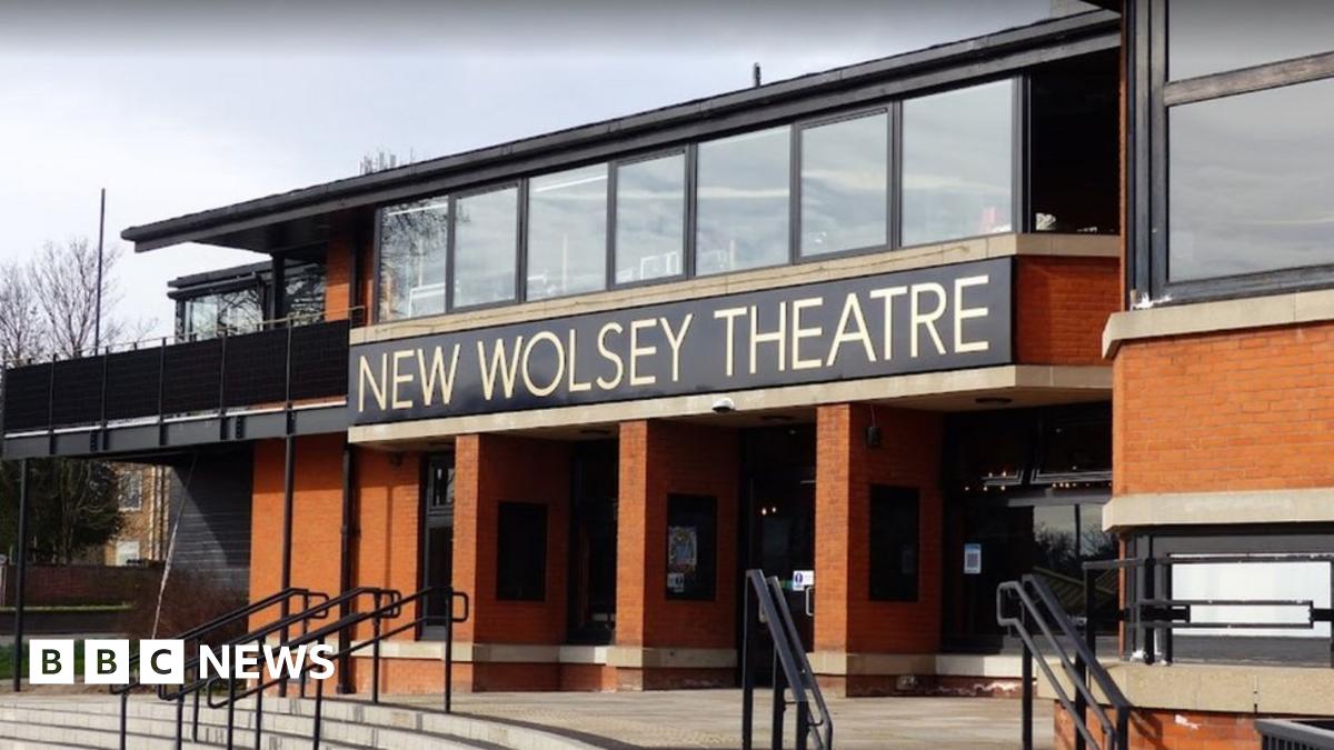 Suffolk theatres ask council to reconsider 100% arts funding cut - BBC News