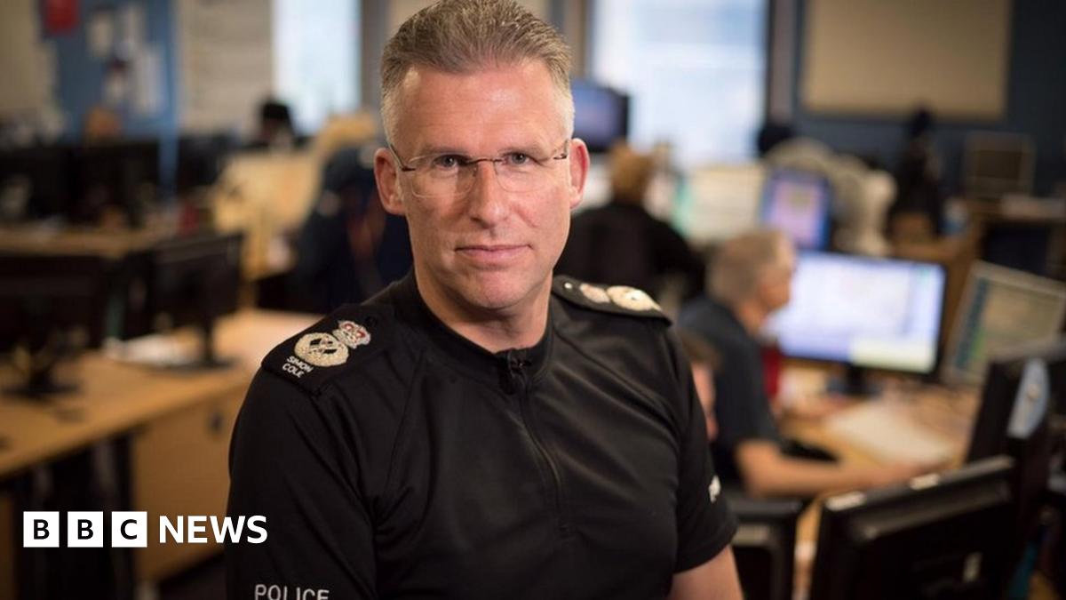 Simon Cole: Book of condolence opened for former chief constable - BBC News