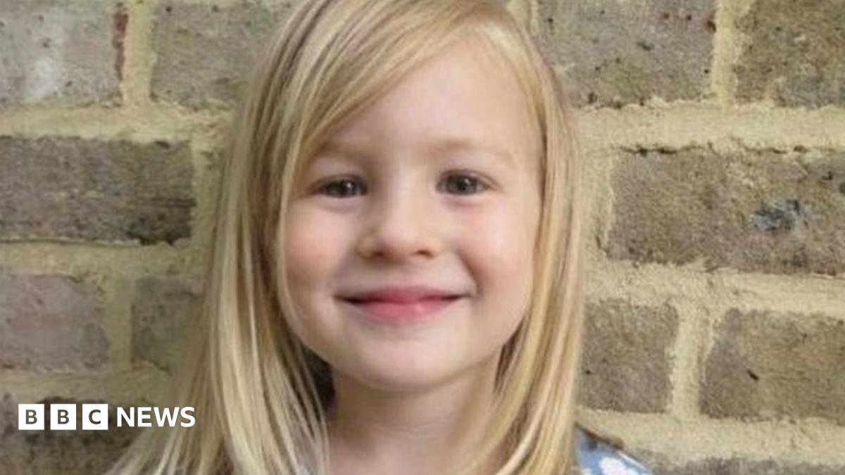 Family tribute to girl, 3, and unborn son killed in A34 crash - BBC News