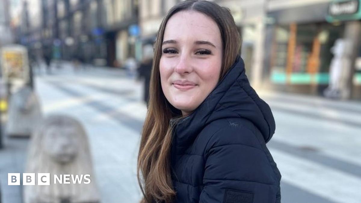 Swedes cheer end of long wait to join Nato - BBC News