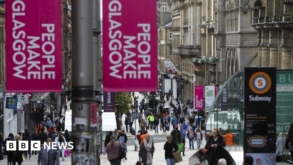 Covid in Scotland: Central belt pubs shut & exams off - BBC News