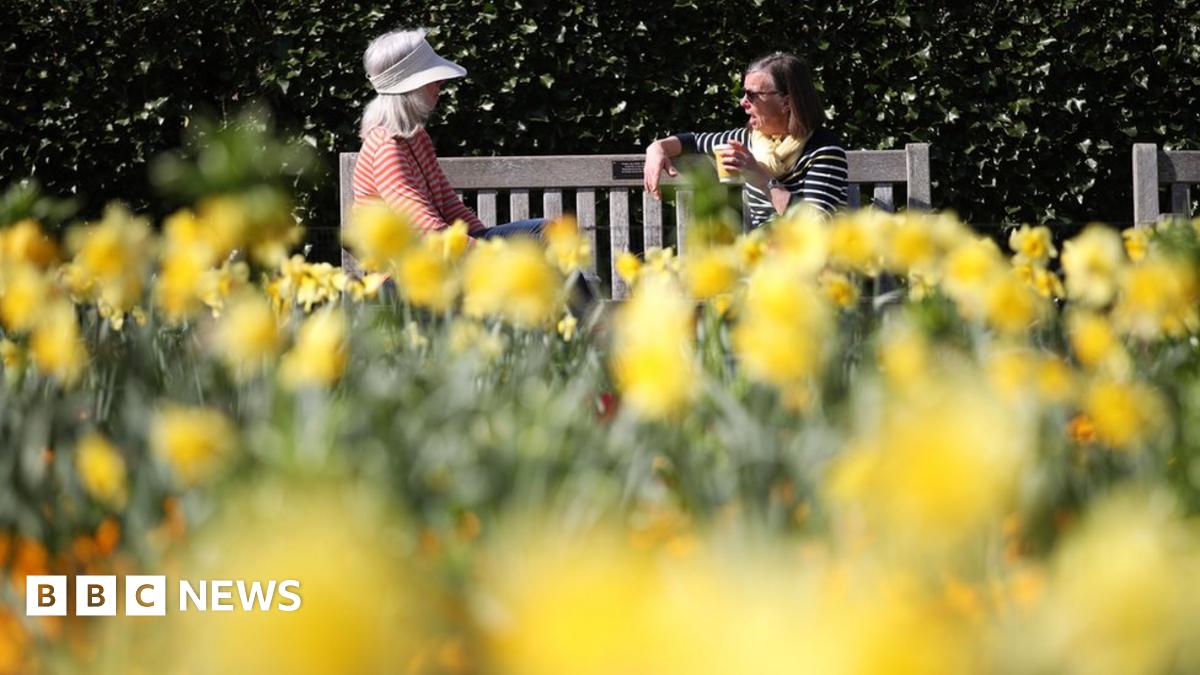 In Pictures: UK March temperature highest for 53 years - BBC News