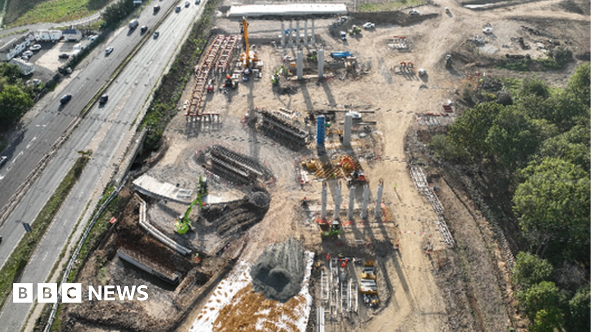 M25 junction upgrade set to hit its 'biggest milestone' - BBC News
