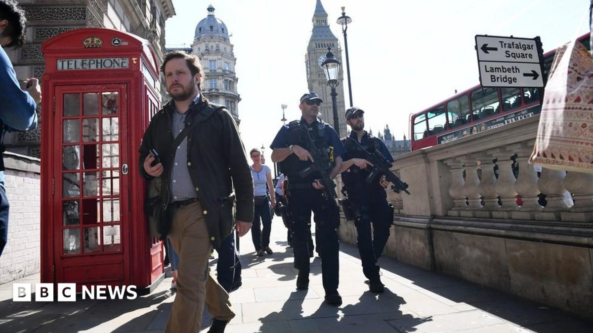 Manchester attack: UK on alert after bombing - BBC News