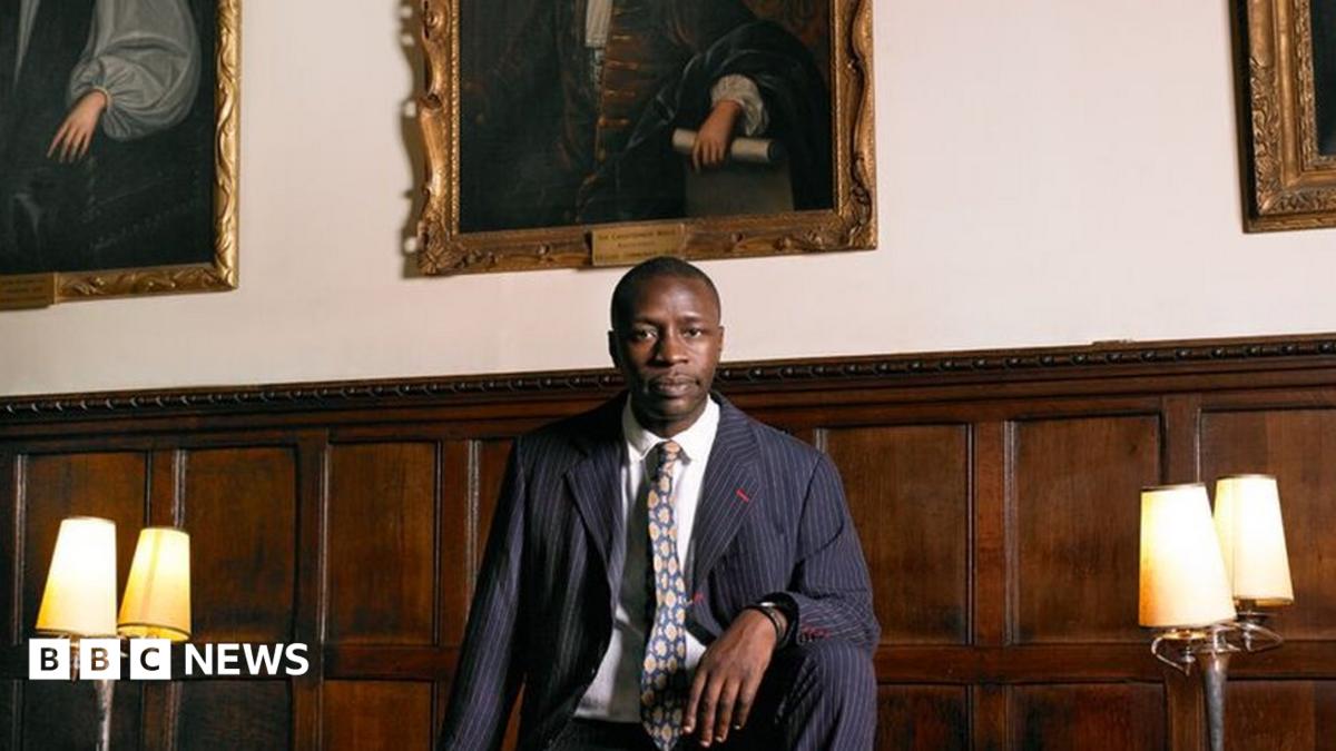 University of Oxford displays new diverse portraits - BBC News