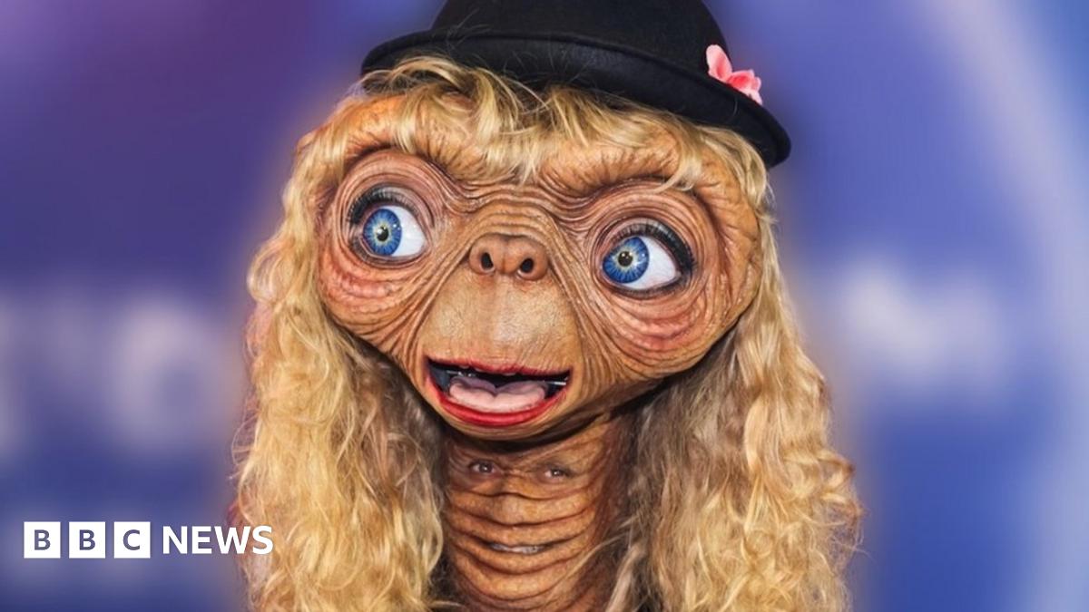 Quiz of the week: Which celebrity dressed as ET for Halloween? - BBC News