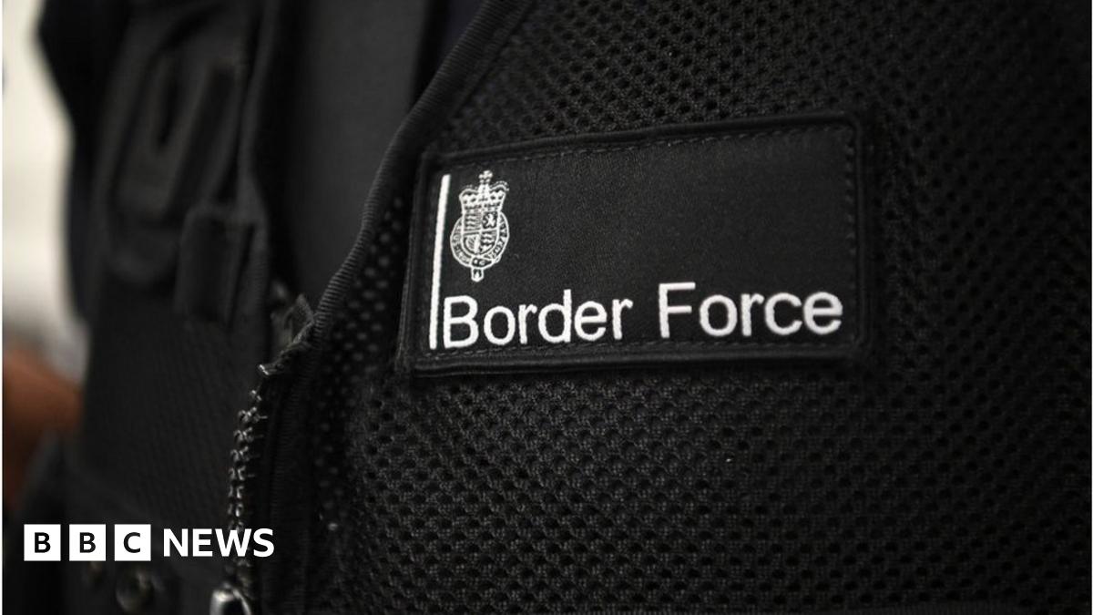 Heathrow Airport: Border Force staff set to go on strike - BBC News