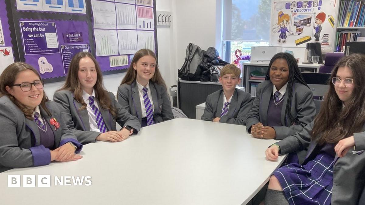Rhyl High School's shorter days to get some pupils back - BBC News