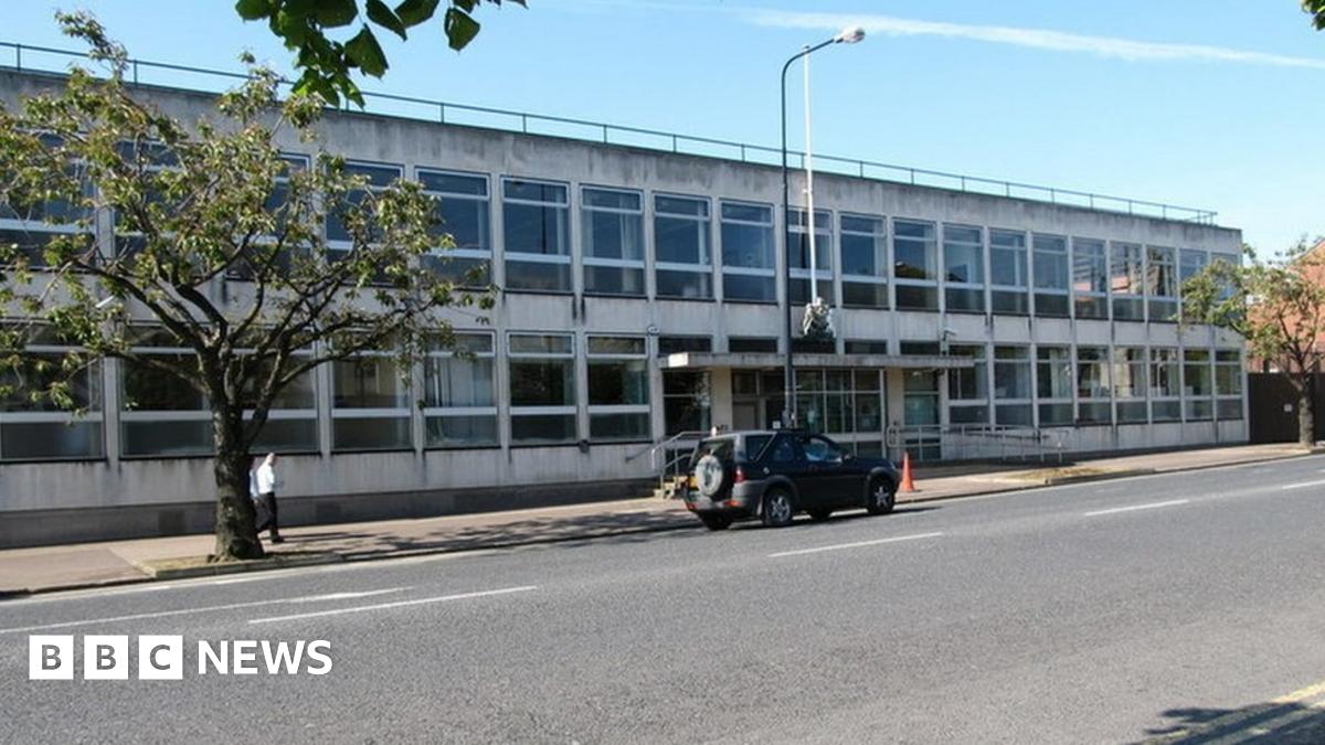 Colin Hewitt convicted of sharing suicide scene pictures - BBC News