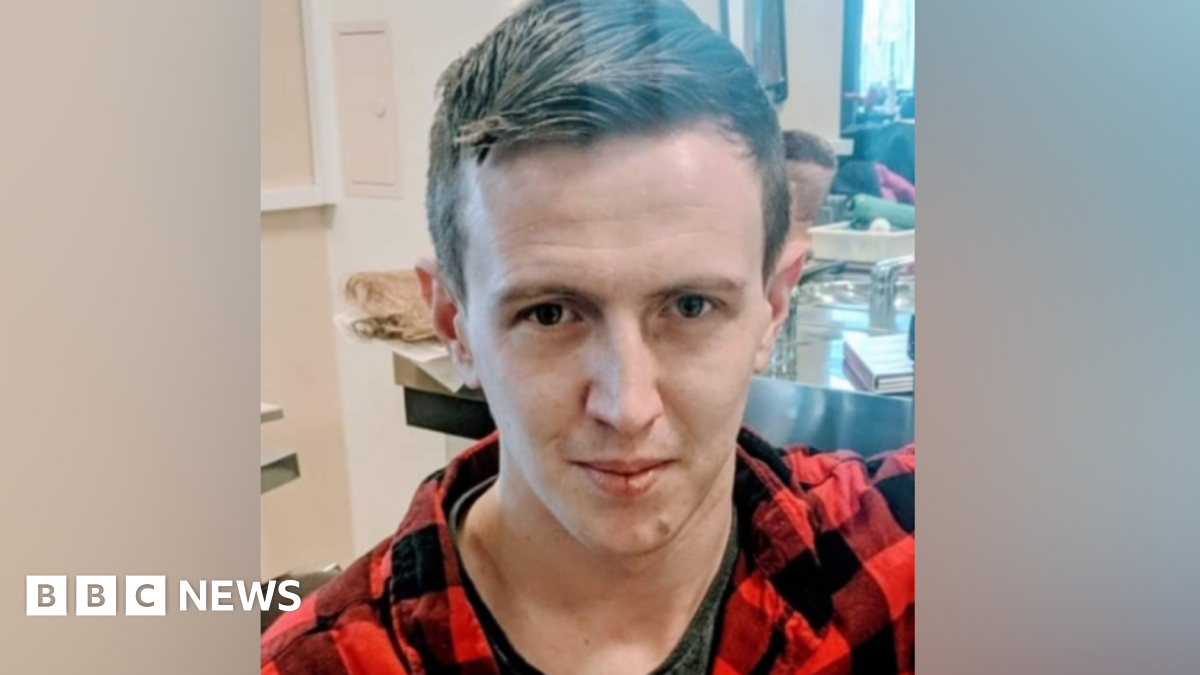 Caerphilly: Tributes paid to man who died after altercation - BBC News