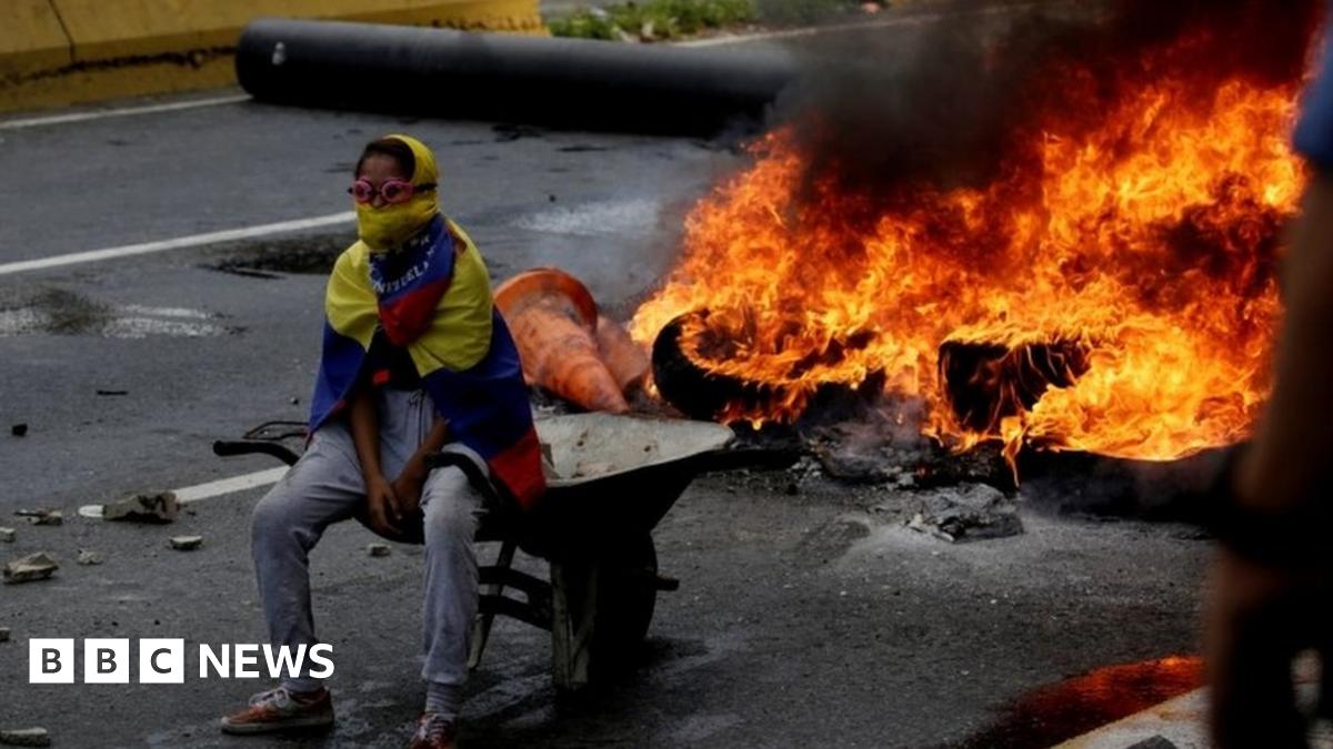 Venezuela protest death toll rises in renewed violence - BBC News