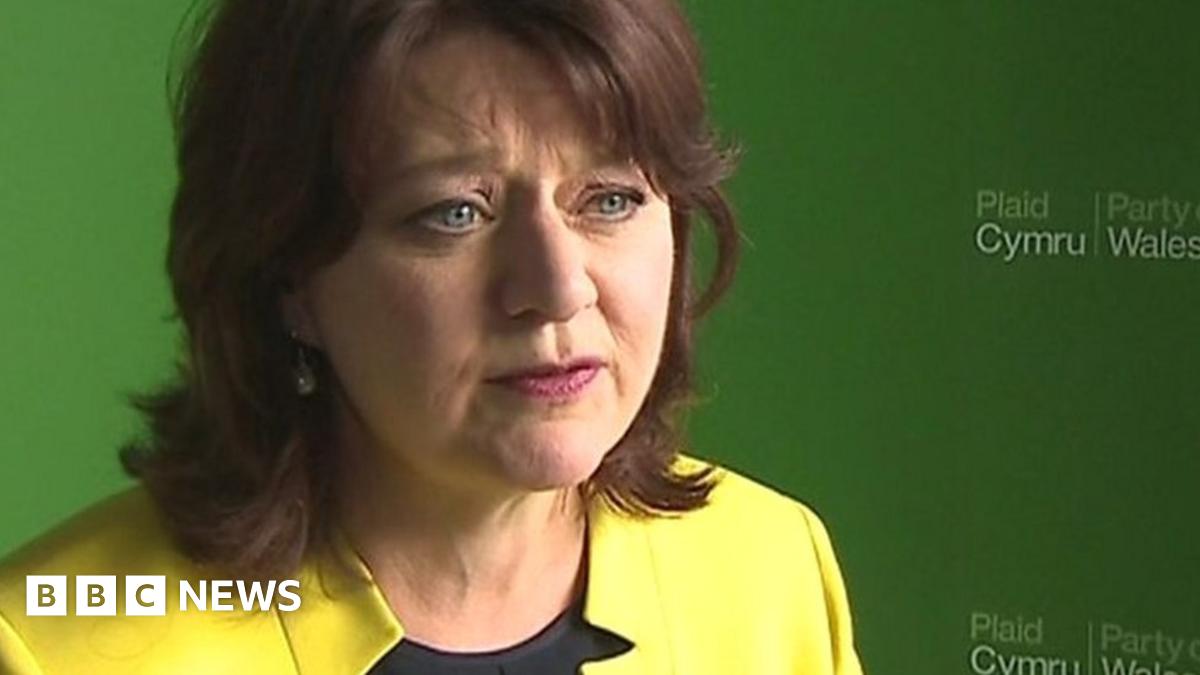 Three Plaid Cymru AMs call for challenge to Leanne Wood - BBC News