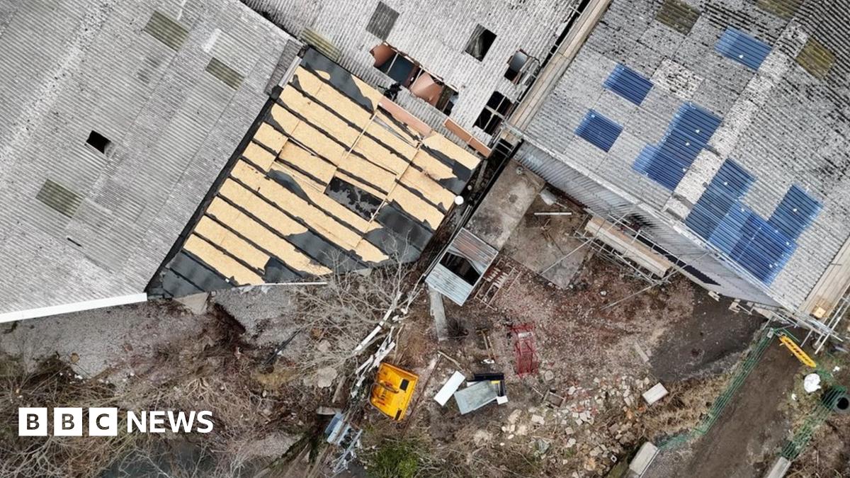 Ambergate: Fears for valuables after flood at storage site - BBC News