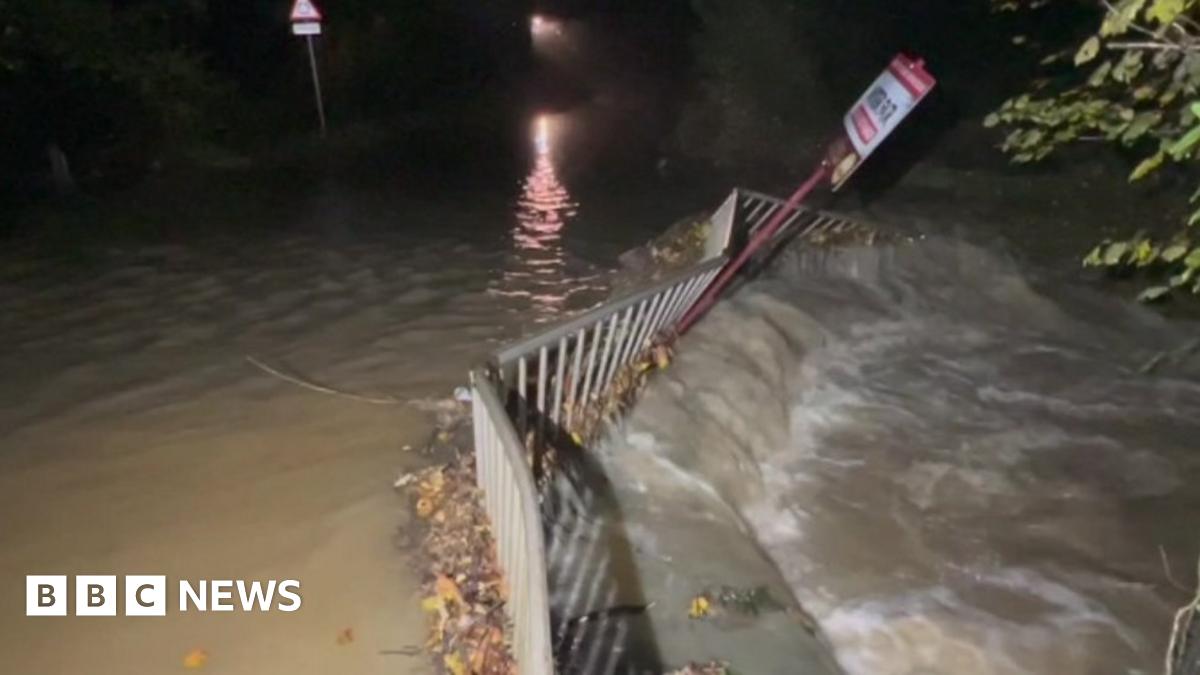 South East flooding: Flood warnings and road closures after heavy rain ...