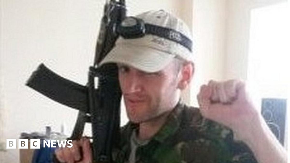 Oldham father's 'horror' as son fights for Putin a second time - BBC News