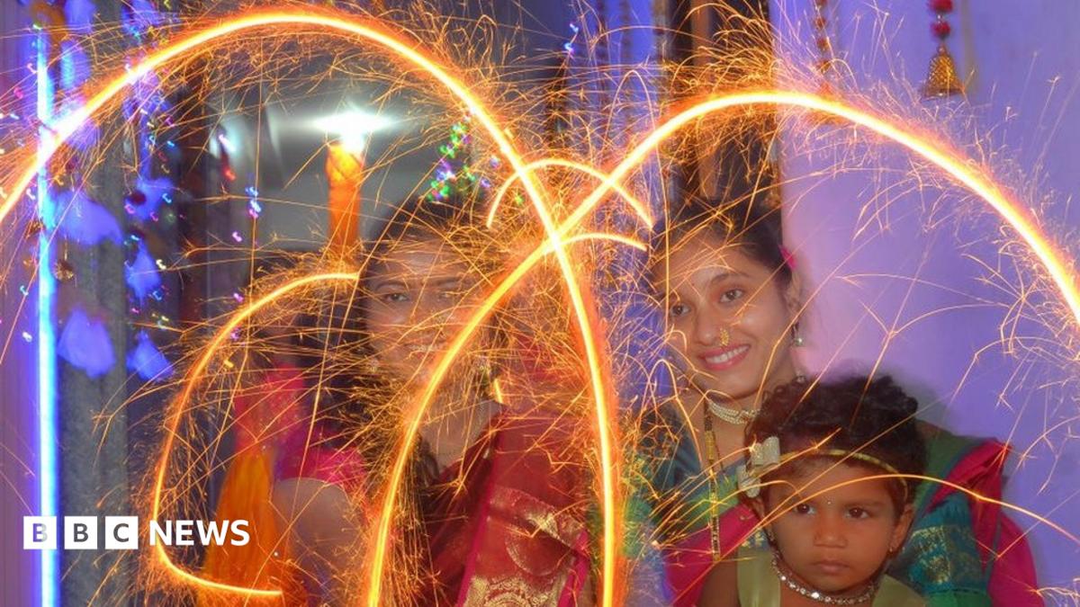 Delhi air: How much pollution does Diwali cause? - BBC News