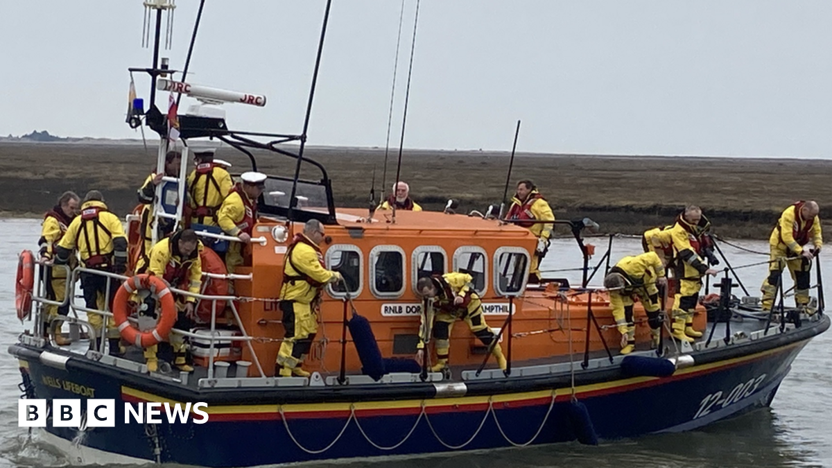RNLI Wells lifeboat: Crowds watch as vessel retires after 33 years ...