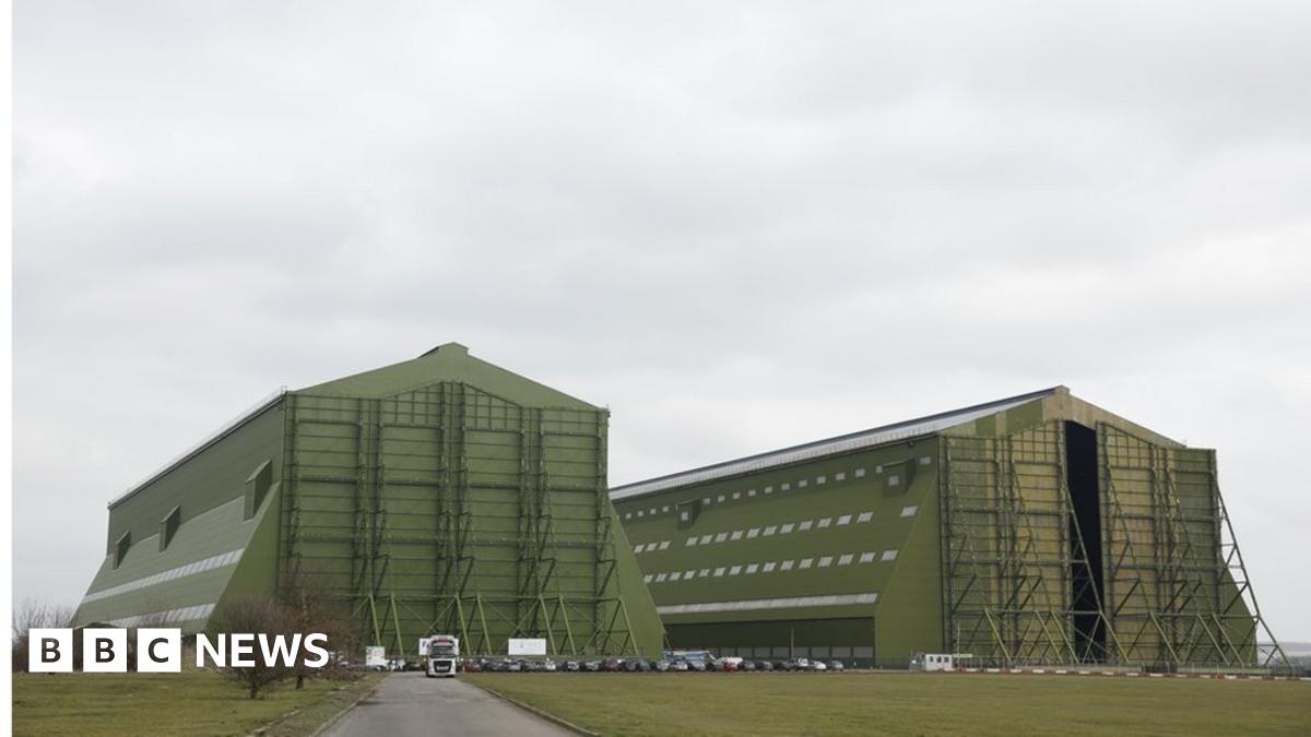 Events firm fined after fall death of stage worker - BBC News