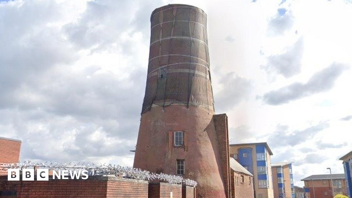 Options for Cragg's Row windmill's future to be decided - BBC News