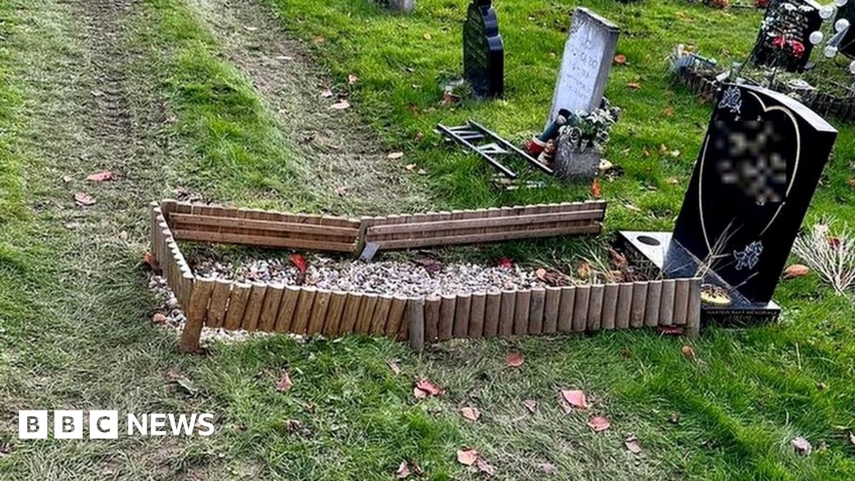 Gloucester cemetery diggers 'driving over graves' - BBC News