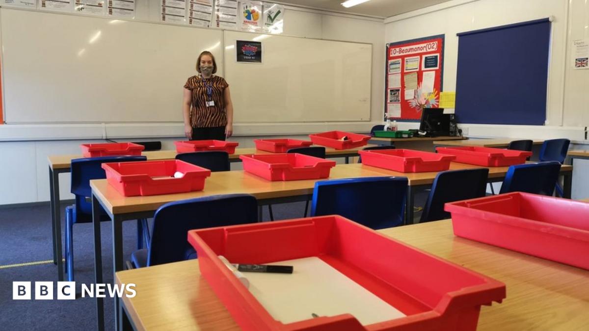 Coronavirus: 'Late' U-turn on school face masks frustrates teachers ...