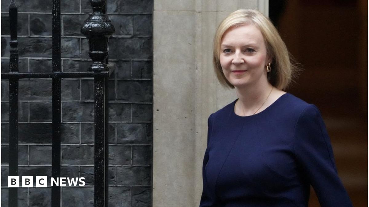 Liz Truss resists calls for earlier tax plans assessment - BBC News