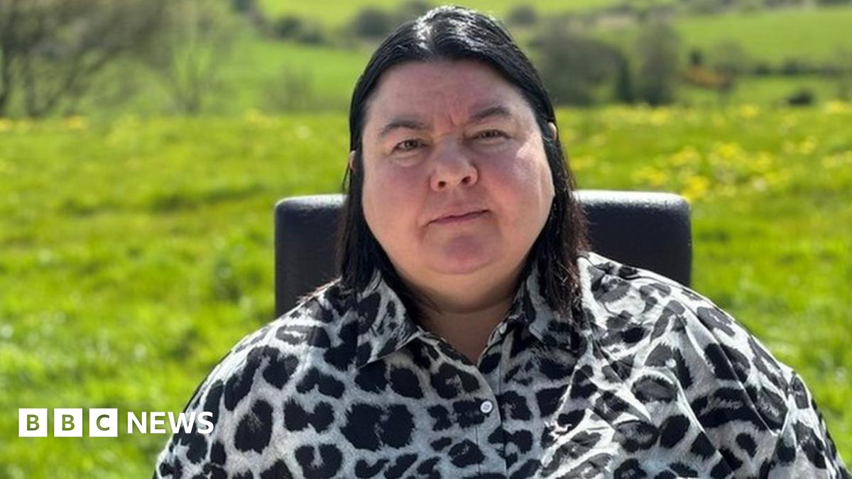 Summerland fire inquest could 'heal wounds but open others' - BBC News